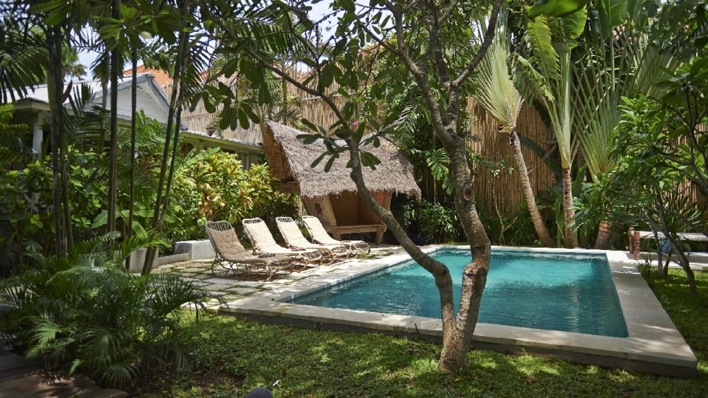 The White House in Seminyak, Bali (3 bedrooms) - Best Price & Reviews!