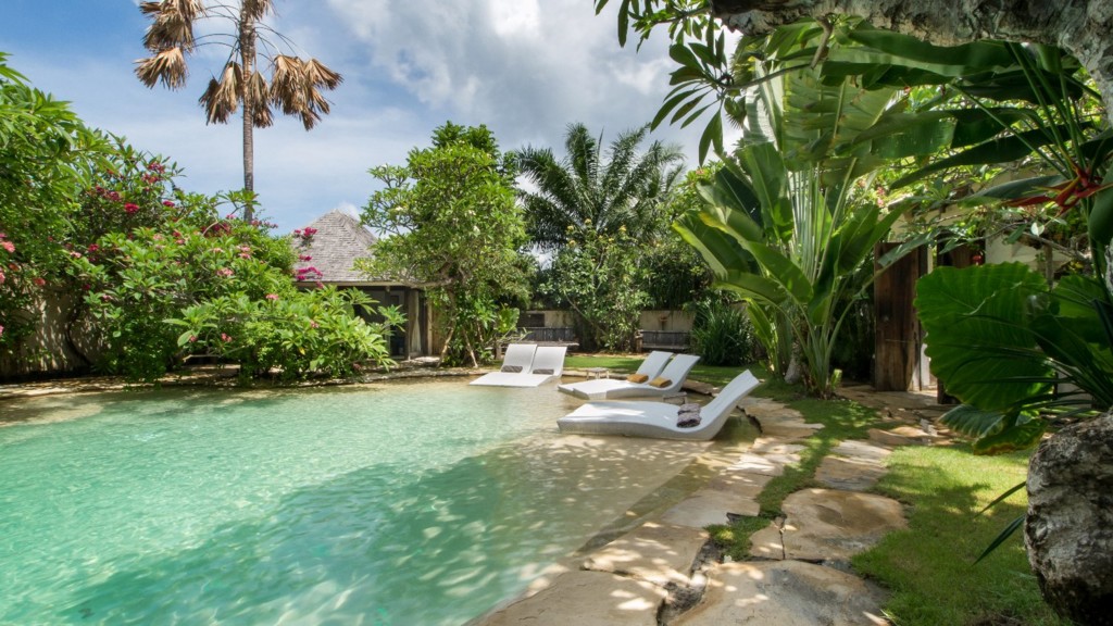 Villa Jempiring in Seminyak, Bali (5 bedrooms) - Best Price & Reviews!