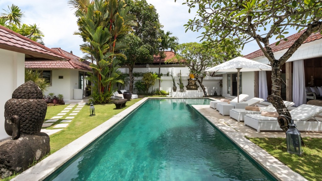 Villa Putih in Seminyak, Bali (4 bedrooms) - Best Price & Reviews!
