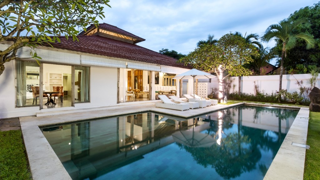 Villa Putih in Seminyak, Bali (4 bedrooms) - Best Price & Reviews!