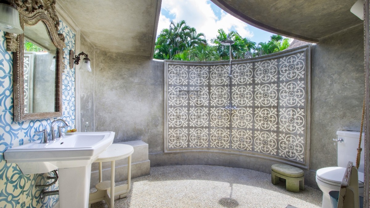 The Round House in Seminyak, Bali (3 bedrooms) - Best Price & Reviews!