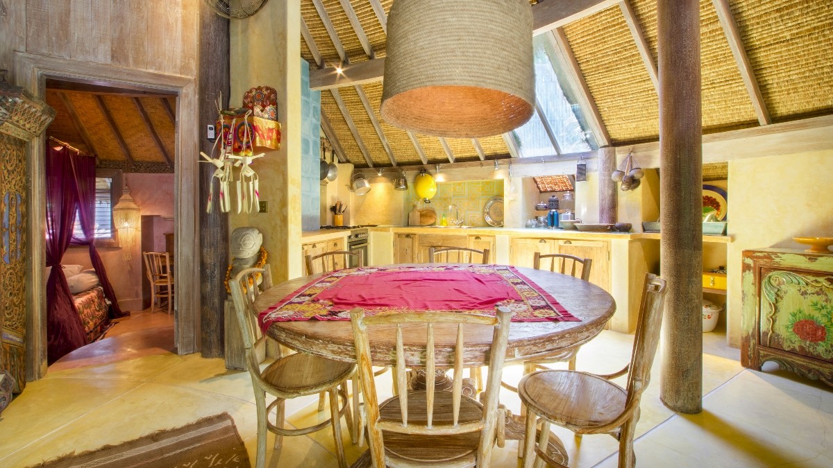 The Round House in Seminyak, Bali (3 bedrooms) - Best Price & Reviews!