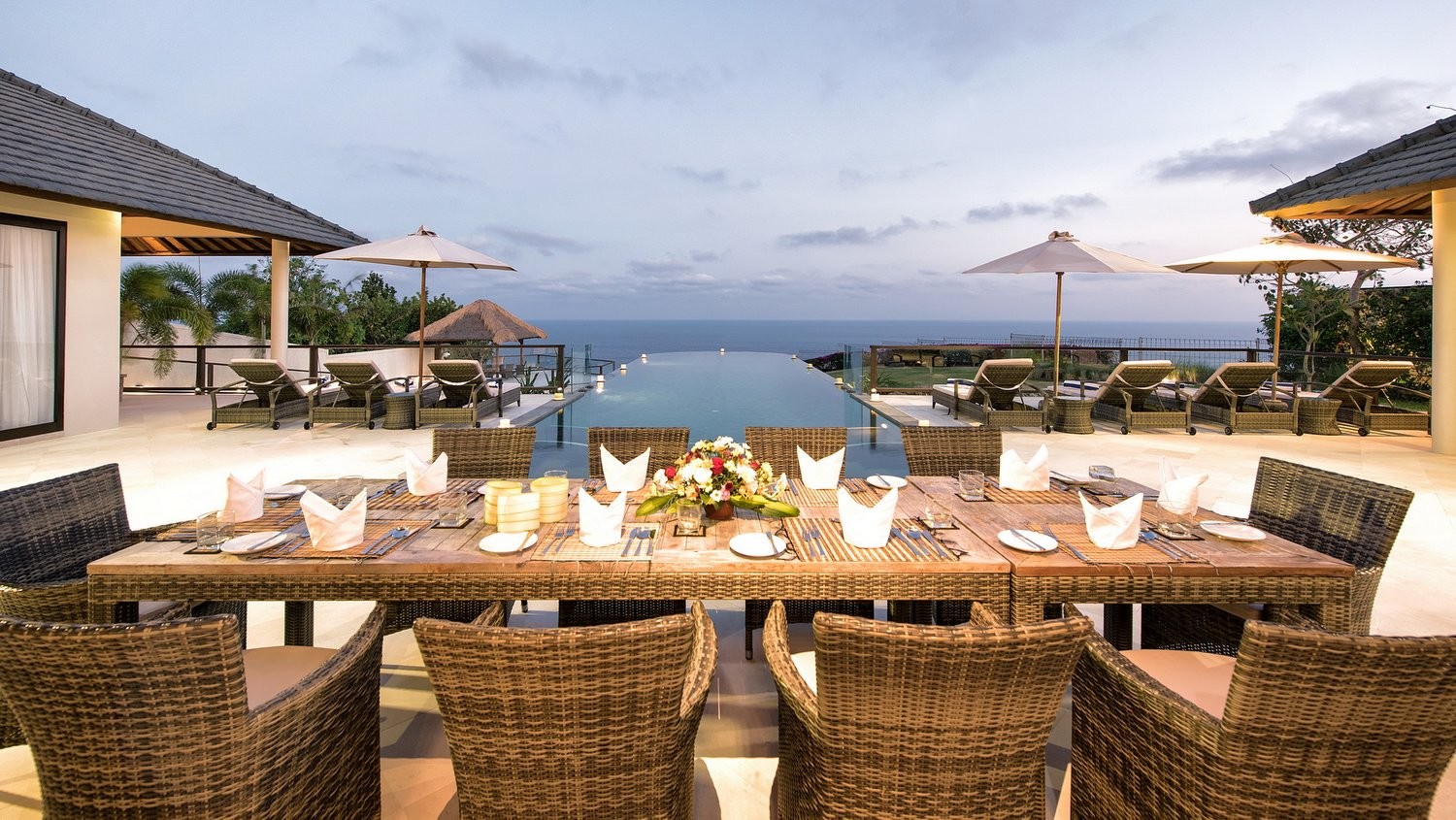 Villa Bale Agung in Uluwatu, Bali (5 bedrooms) - Best Price & Reviews!