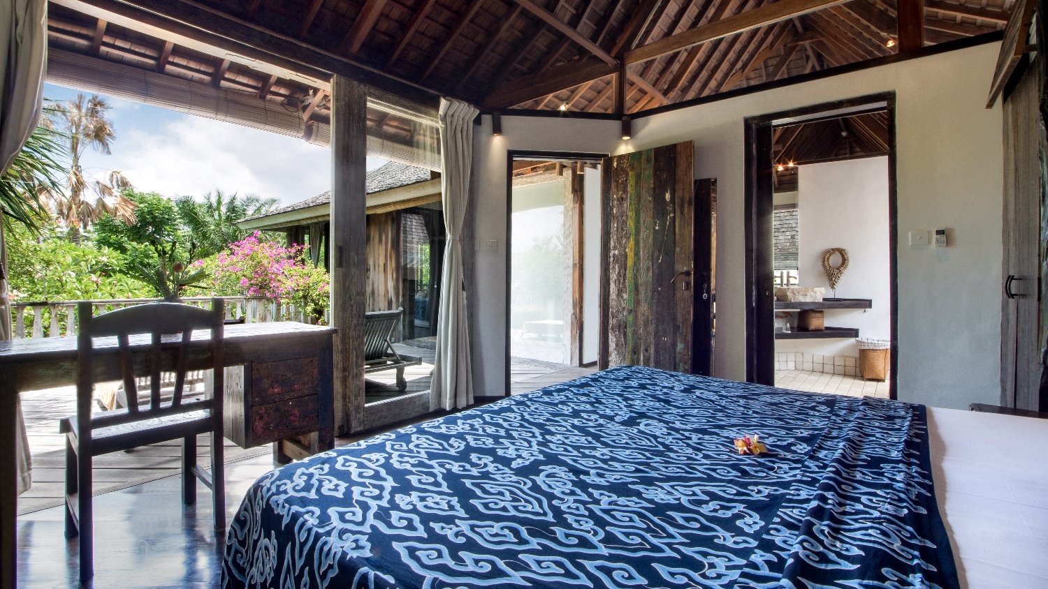 Villa Jempiring in Seminyak, Bali (5 bedrooms) - Best Price & Reviews!
