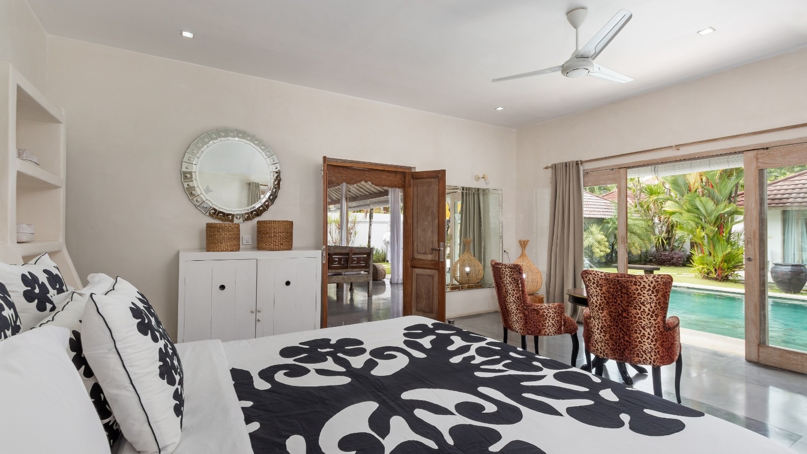 Villa Putih in Seminyak, Bali (4 bedrooms) - Best Price & Reviews!