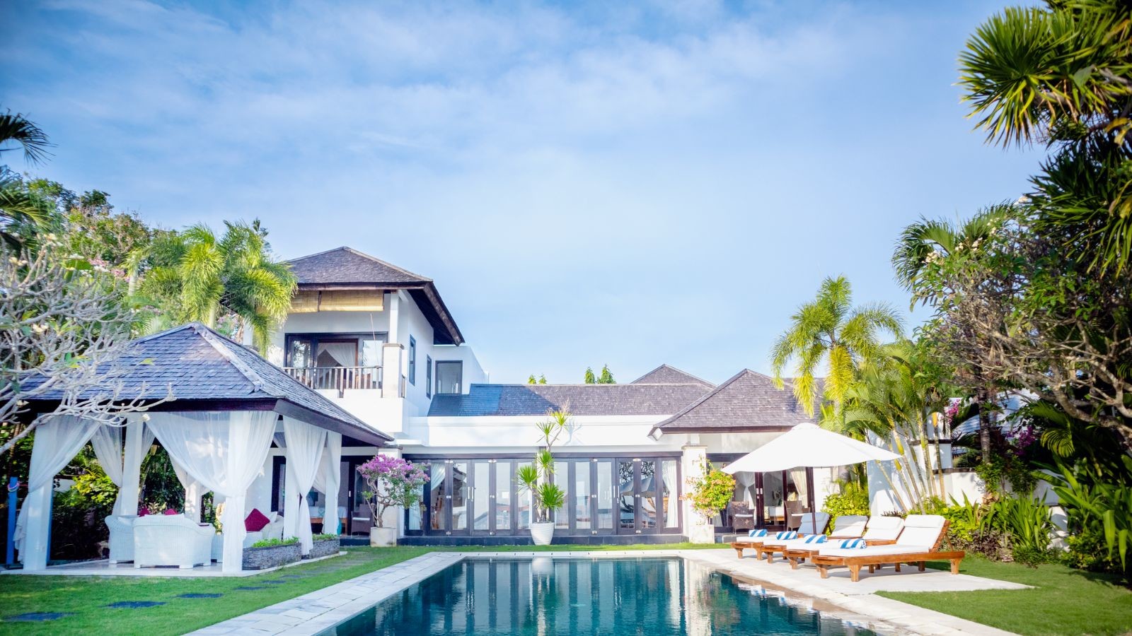 Villa Sunset in Nusa Dua, Bali (3 bedrooms) - Best Price & Reviews!